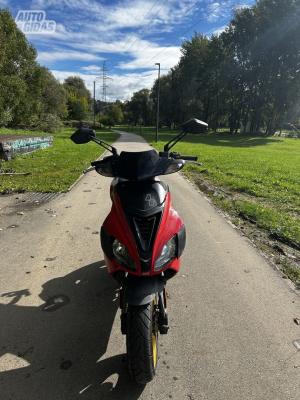 Pelēks Aprilia SR 2017 Panevēža, ar dzinēja tilpumu 0.05 L un nobraukumu 10 tūkst. km par 1700 €, foto 15 vietnē AUTOMOTO.COM.LV