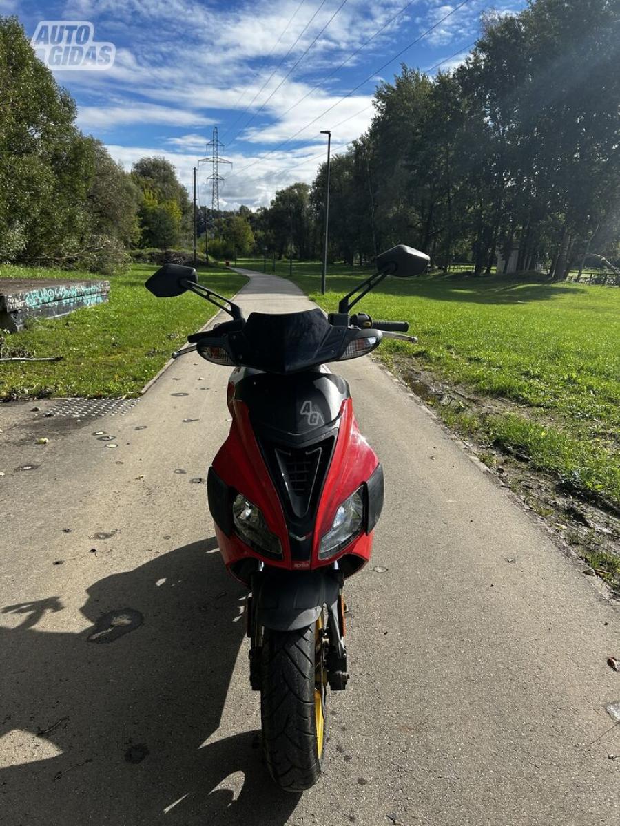 Pelēks Aprilia SR 2017 Panevēža, ar dzinēja tilpumu 0.05 L un nobraukumu 10 tūkst. km par 1700 €, foto 15 vietnē AUTOMOTO.COM.LV