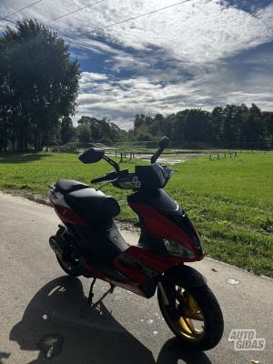 Pelēks Aprilia SR 2017 Panevēža, ar dzinēja tilpumu 0.05 L un nobraukumu 10 tūkst. km par 1700 €, foto 16 vietnē AUTOMOTO.COM.LV