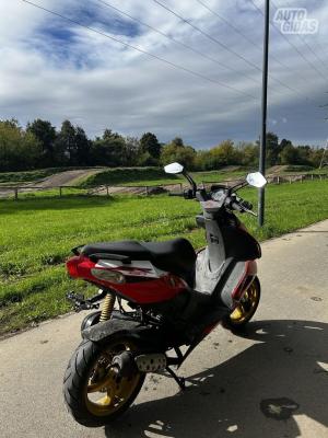 Pelēks Aprilia SR 2017 Panevēža, ar dzinēja tilpumu 0.05 L un nobraukumu 10 tūkst. km par 1700 €, foto 17 vietnē AUTOMOTO.COM.LV