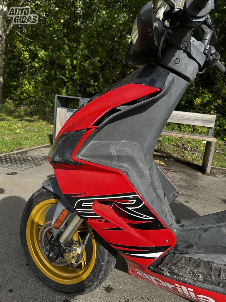 Pelēks Aprilia SR 2017 Panevēža, ar dzinēja tilpumu 0.05 L un nobraukumu 10 tūkst. km par 1700 €, foto 19 vietnē AUTOMOTO.COM.LV