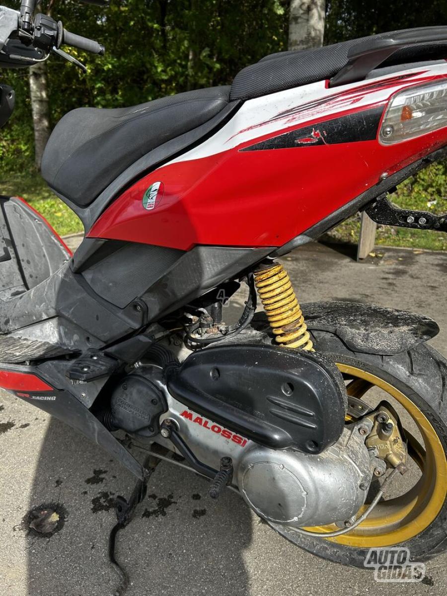 Pelēks Aprilia SR 2017 Panevēža, ar dzinēja tilpumu 0.05 L un nobraukumu 10 tūkst. km par 1700 €, foto 21 vietnē AUTOMOTO.COM.LV