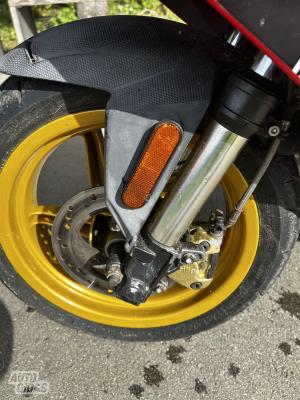 Pelēks Aprilia SR 2017 Panevēža, ar dzinēja tilpumu 0.05 L un nobraukumu 10 tūkst. km par 1700 €, foto 23 vietnē AUTOMOTO.COM.LV