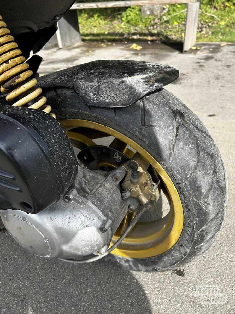 Pelēks Aprilia SR 2017 Panevēža, ar dzinēja tilpumu 0.05 L un nobraukumu 10 tūkst. km par 1700 €, foto 24 vietnē AUTOMOTO.COM.LV