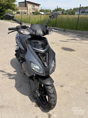 Grey Aprilia SR 2020 in Kaunas, with an engine capacity of 0.00 L and mileage of 14 thousand km for 1599 €, photo 3 on AUTOMOTO.COM.LV