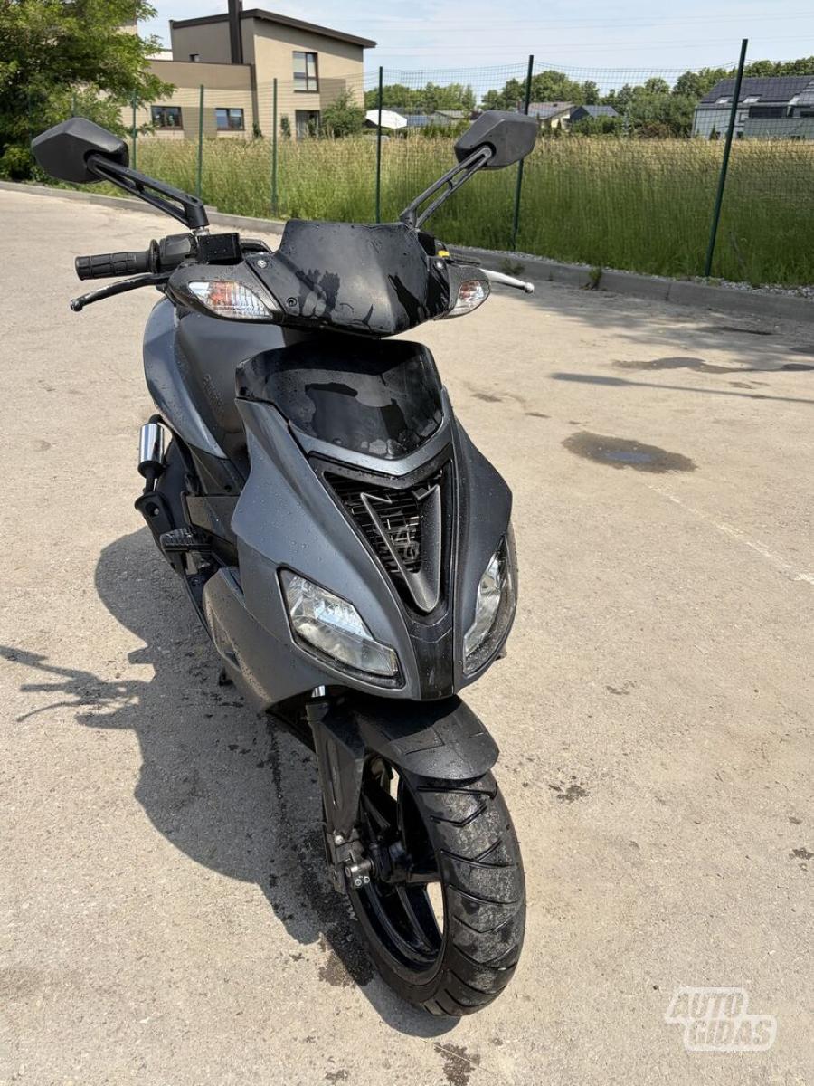 Grey Aprilia SR 2020 in Kaunas, with an engine capacity of 0.00 L and mileage of 14 thousand km for 1599 €, photo 3 on AUTOMOTO.COM.LV