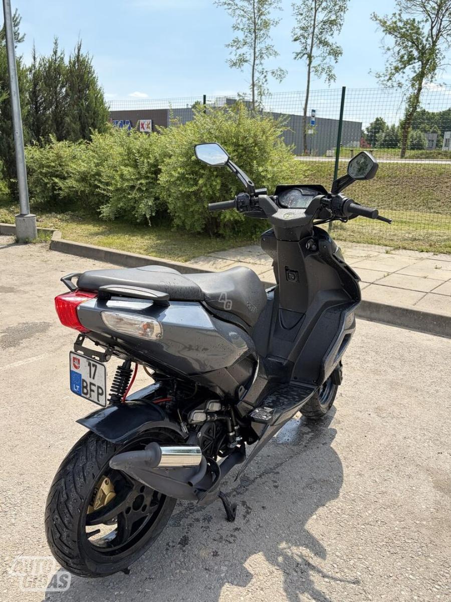 Grey Aprilia SR 2020 in Kaunas, with an engine capacity of 0.00 L and mileage of 14 thousand km for 1599 €, photo 6 on AUTOMOTO.COM.LV