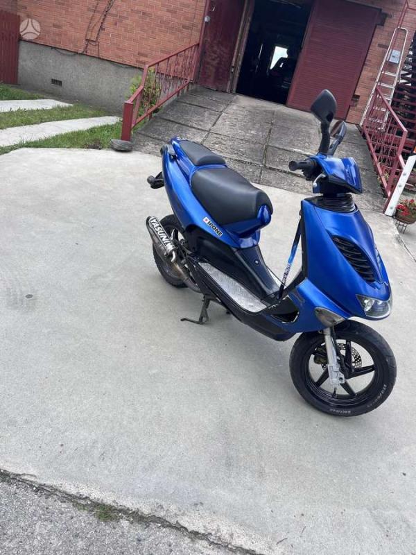 Aprilia SR 2000 in Panevezys, with an engine capacity of 49.00 L and mileage of 31 thousand km for 800 €, photo 2 on AUTOMOTO.COM.LV