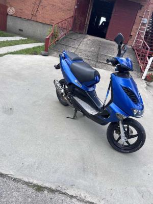 Aprilia SR 2000 in Panevezys, with an engine capacity of 49.00 L and mileage of 31 thousand km for 800 €, photo 3 on AUTOMOTO.COM.LV