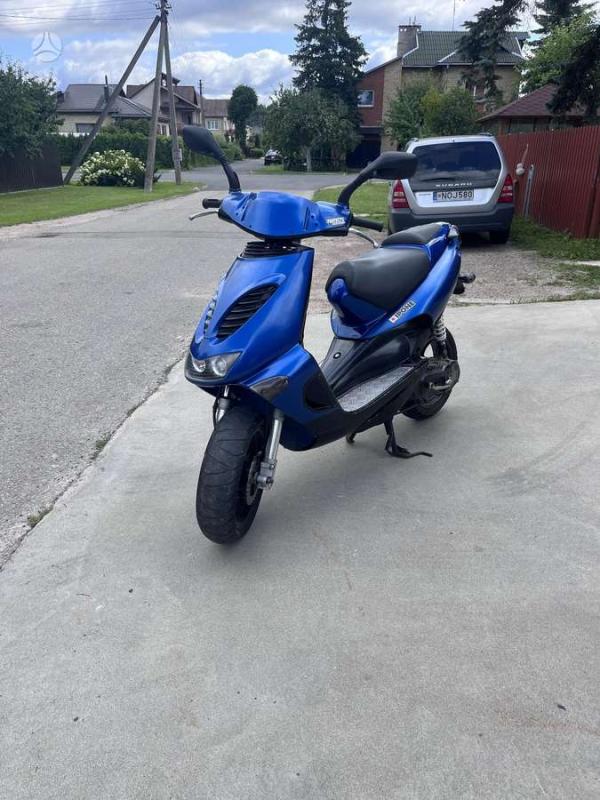 Aprilia SR 2000 in Panevezys, with an engine capacity of 49.00 L and mileage of 31 thousand km for 800 €, photo 3 on AUTOMOTO.COM.LV