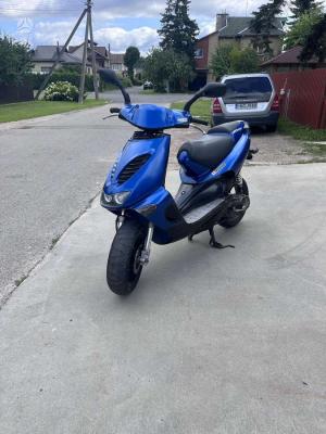 Aprilia SR 2000 in Panevezys, with an engine capacity of 49.00 L and mileage of 31 thousand km for 800 €, photo 4 on AUTOMOTO.COM.LV