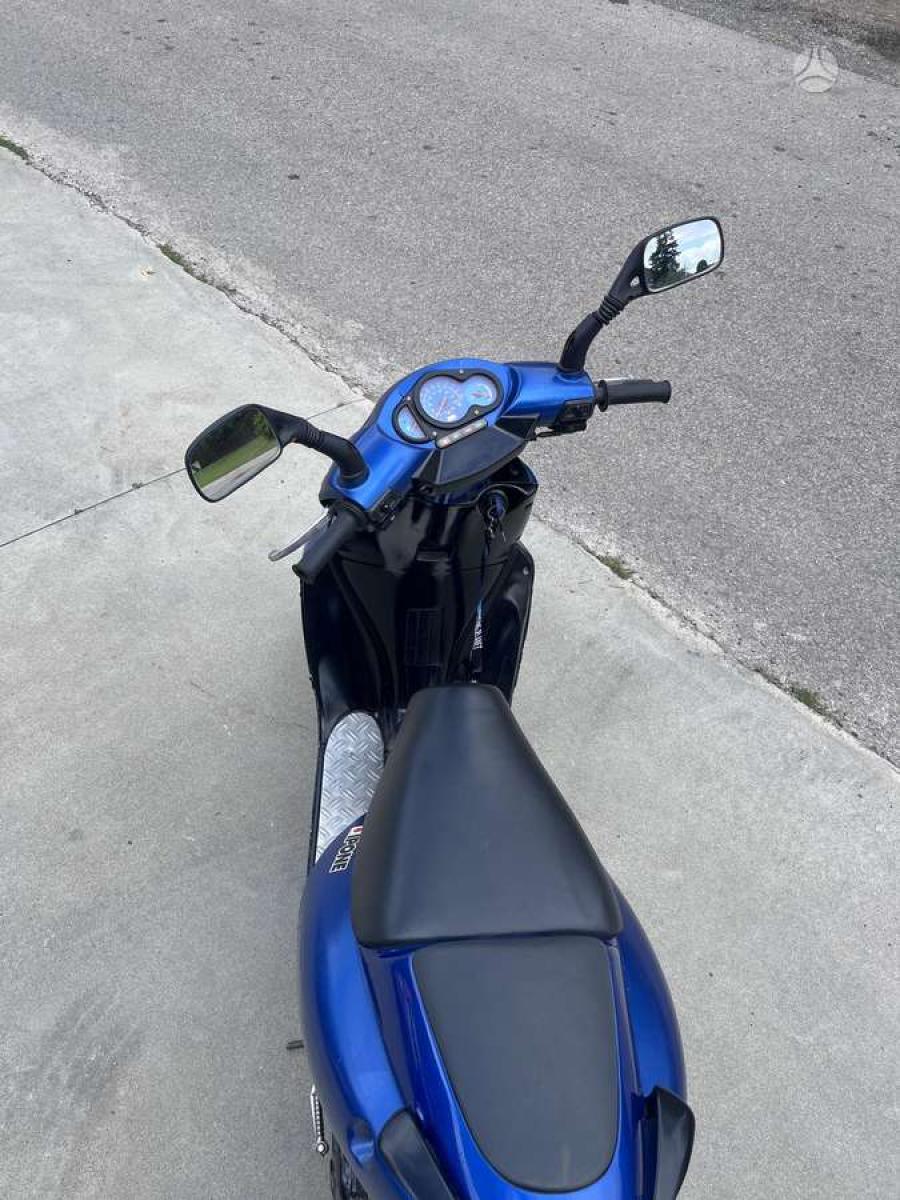 Aprilia SR 2000 in Panevezys, with an engine capacity of 49.00 L and mileage of 31 thousand km for 800 €, photo 6 on AUTOMOTO.COM.LV