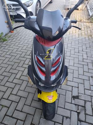 Aprilia SR 2001 Kauņa, ar dzinēja tilpumu 0.05 L un nobraukumu 26 tūkst. km par 1000 €, foto  vietnē AUTOMOTO.COM.LV