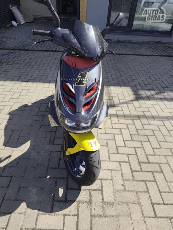 Aprilia SR 2001 Kauņa, ar dzinēja tilpumu 0.05 L un nobraukumu 26 tūkst. km par 1000 €, foto 3 vietnē AUTOMOTO.COM.LV
