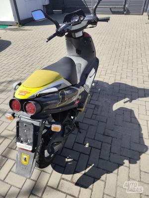 Aprilia SR 2001 Kauņa, ar dzinēja tilpumu 0.05 L un nobraukumu 26 tūkst. km par 1000 €, foto 4 vietnē AUTOMOTO.COM.LV