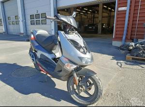 Aprilia SR 2004 in Utena, with an engine capacity of 0.05 L and mileage of 12 thousand km for 420 €, photo  on AUTOMOTO.COM.LV