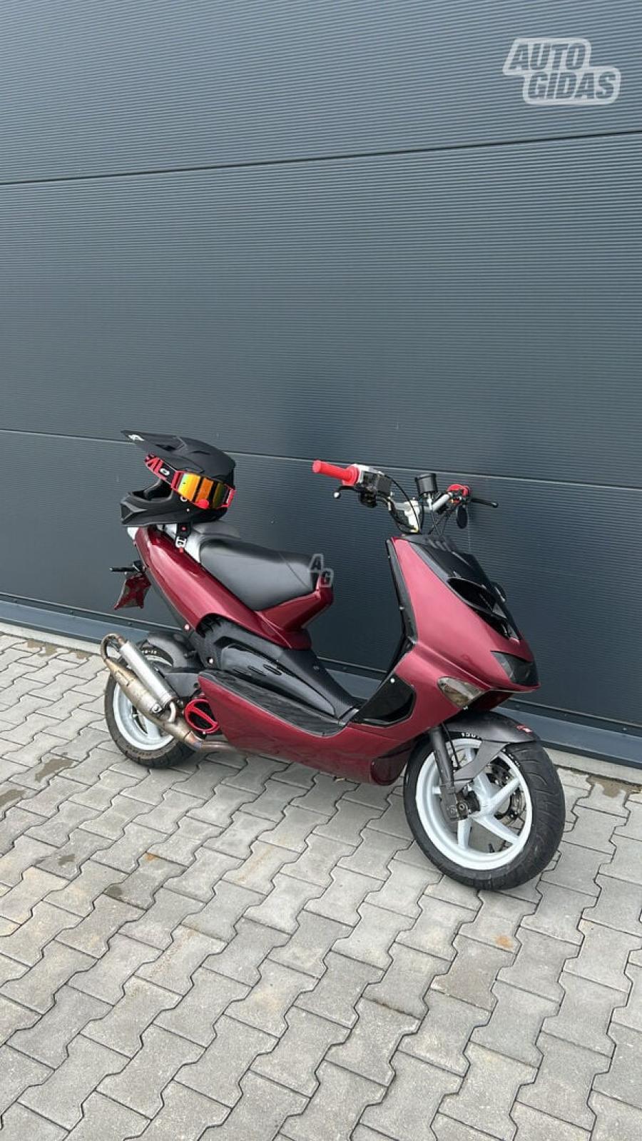 Aprilia SR 2004 Klaipėda, ar dzinēja tilpumu 0.05 L un nobraukumu 15 tūkst. km par 1400 €, foto 1 vietnē AUTOMOTO.COM.LV
