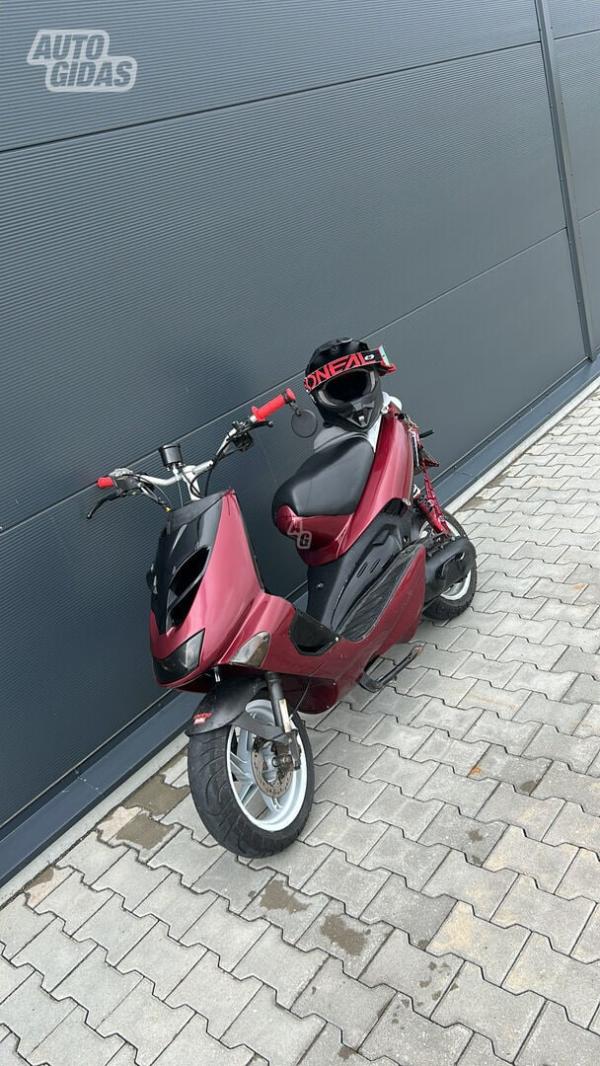 Aprilia SR 2004 Klaipėda, ar dzinēja tilpumu 0.05 L un nobraukumu 15 tūkst. km par 1400 €, foto 2 vietnē AUTOMOTO.COM.LV