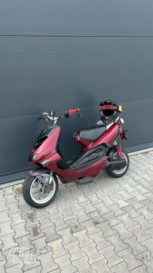 Aprilia SR 2004 Klaipėda, ar dzinēja tilpumu 0.05 L un nobraukumu 15 tūkst. km par 1400 €, foto 4 vietnē AUTOMOTO.COM.LV