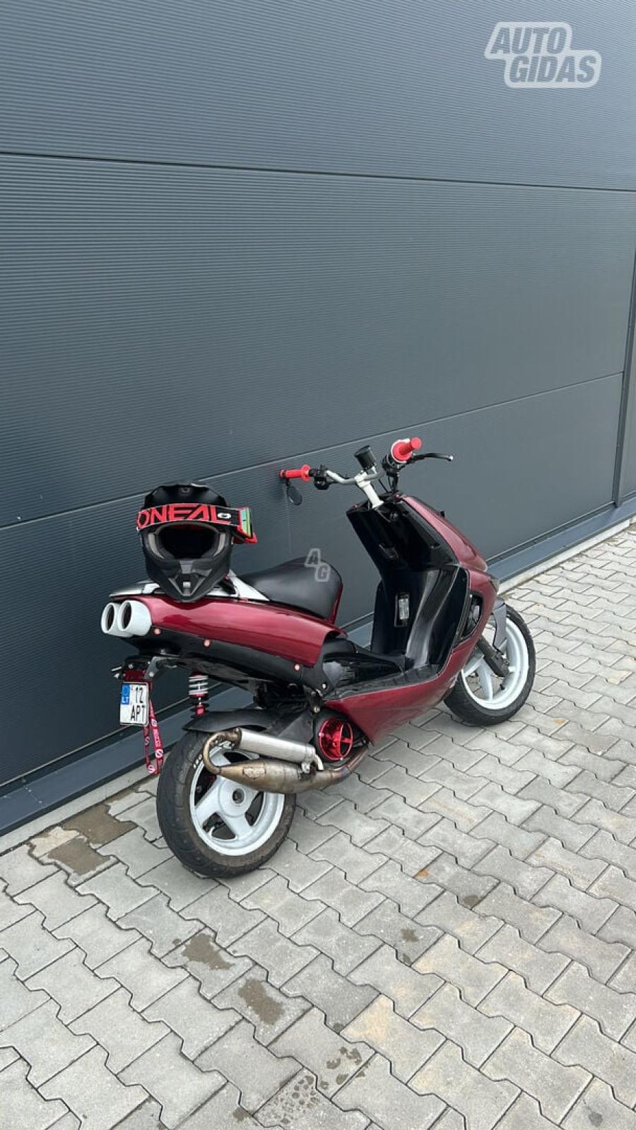 Aprilia SR 2004 Klaipėda, ar dzinēja tilpumu 0.05 L un nobraukumu 15 tūkst. km par 1400 €, foto 5 vietnē AUTOMOTO.COM.LV