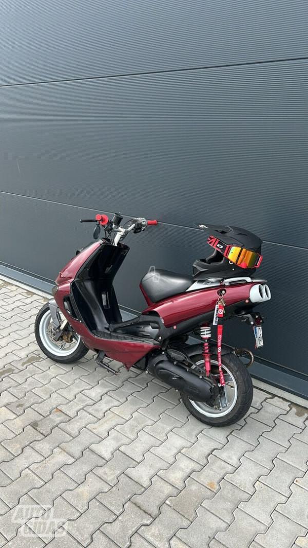 Aprilia SR 2004 Klaipėda, ar dzinēja tilpumu 0.05 L un nobraukumu 15 tūkst. km par 1400 €, foto 5 vietnē AUTOMOTO.COM.LV