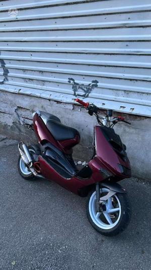 Aprilia SR 2004 Klaipėda, ar dzinēja tilpumu 49.00 L un nobraukumu 15 tūkst. km par 1500 €, foto 3 vietnē AUTOMOTO.COM.LV