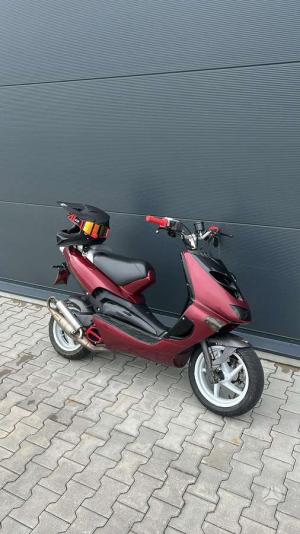 Aprilia SR 2004 Klaipėda, ar dzinēja tilpumu 49.00 L un nobraukumu 15 tūkst. km par 1500 €, foto 4 vietnē AUTOMOTO.COM.LV