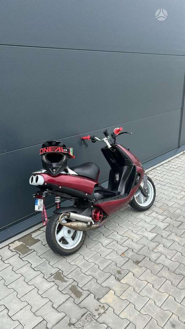 Aprilia SR 2004 Klaipėda, ar dzinēja tilpumu 49.00 L un nobraukumu 15 tūkst. km par 1500 €, foto 4 vietnē AUTOMOTO.COM.LV