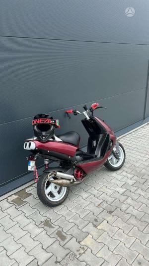 Aprilia SR 2004 Klaipėda, ar dzinēja tilpumu 49.00 L un nobraukumu 15 tūkst. km par 1500 €, foto 5 vietnē AUTOMOTO.COM.LV