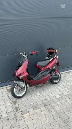 Aprilia SR 2004 Klaipėda, ar dzinēja tilpumu 49.00 L un nobraukumu 15 tūkst. km par 1500 €, foto 6 vietnē AUTOMOTO.COM.LV