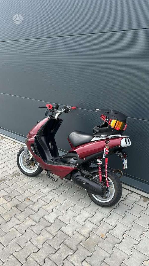 Aprilia SR 2004 Klaipėda, ar dzinēja tilpumu 49.00 L un nobraukumu 15 tūkst. km par 1500 €, foto 6 vietnē AUTOMOTO.COM.LV