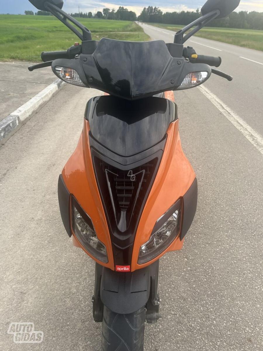 Aprilia SR 2005 in Marijampole, with an engine capacity of 0.05 L and mileage of 0 thousand km for 1050 €, photo 3 on AUTOMOTO.COM.LV