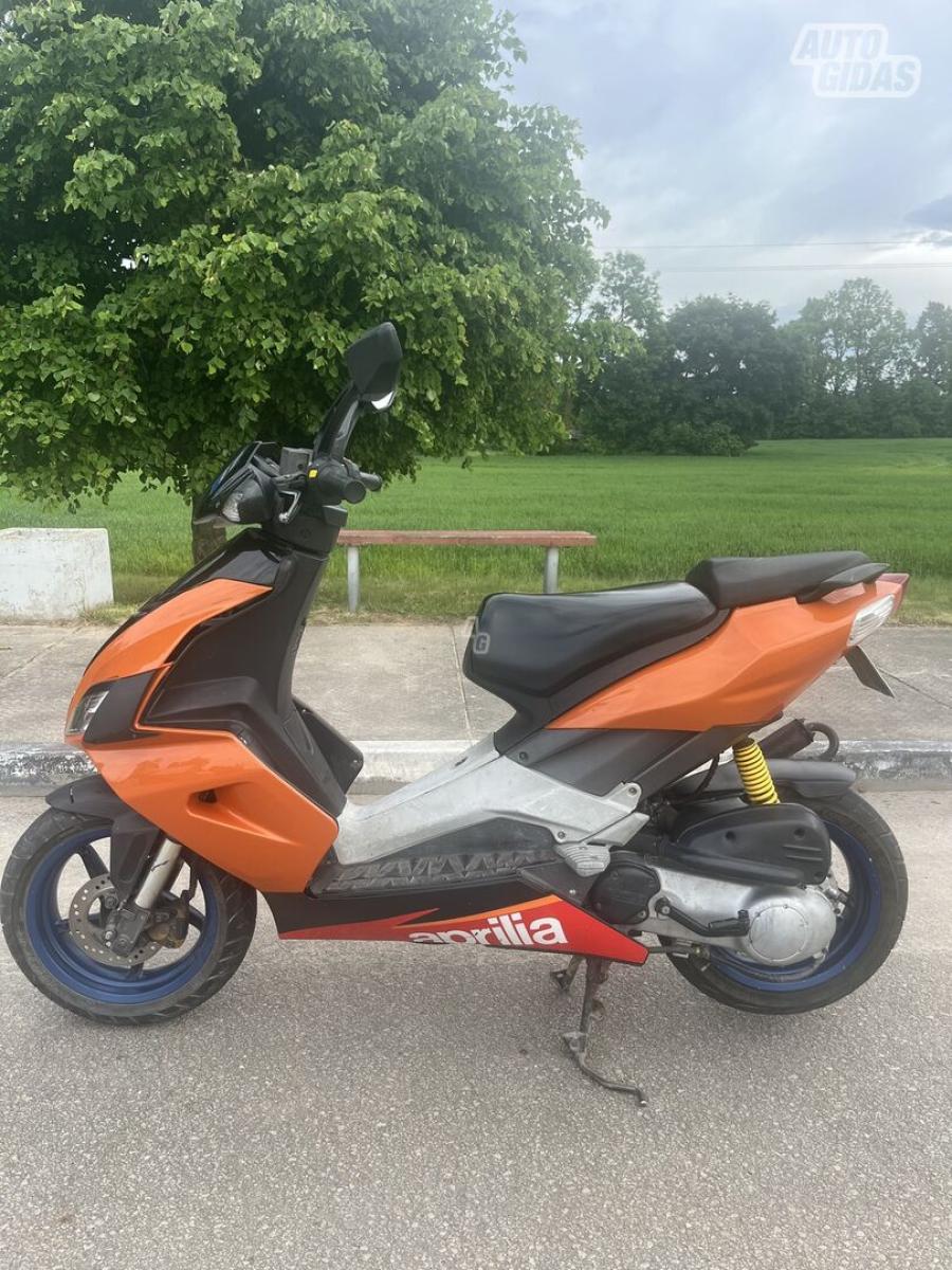 Aprilia SR 2005 in Marijampole, with an engine capacity of 0.05 L and mileage of 0 thousand km for 1050 €, photo 4 on AUTOMOTO.COM.LV