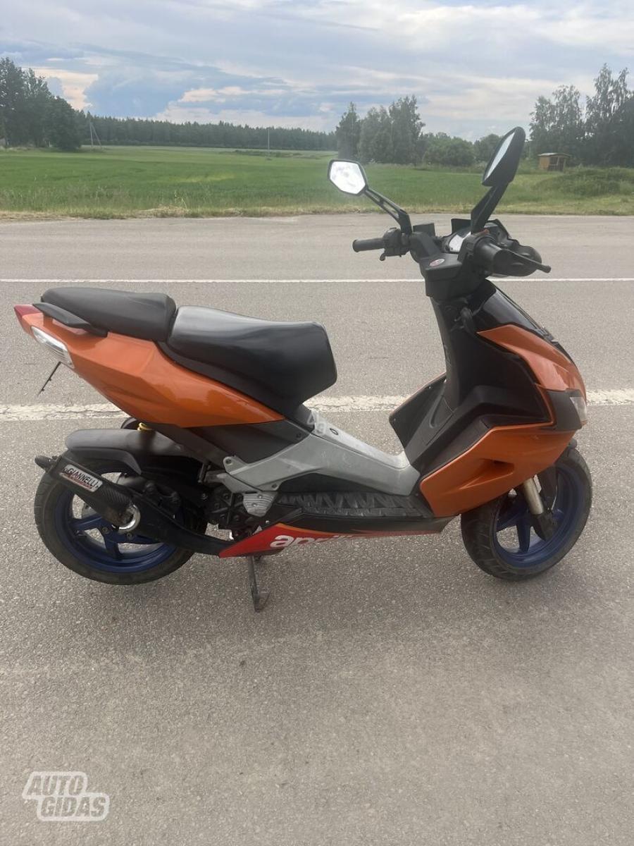Aprilia SR 2005 in Marijampole, with an engine capacity of 0.05 L and mileage of 0 thousand km for 1050 €, photo 5 on AUTOMOTO.COM.LV