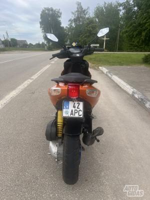 Aprilia SR 2005 in Marijampole, with an engine capacity of 0.05 L and mileage of 0 thousand km for 1050 €, photo 6 on AUTOMOTO.COM.LV