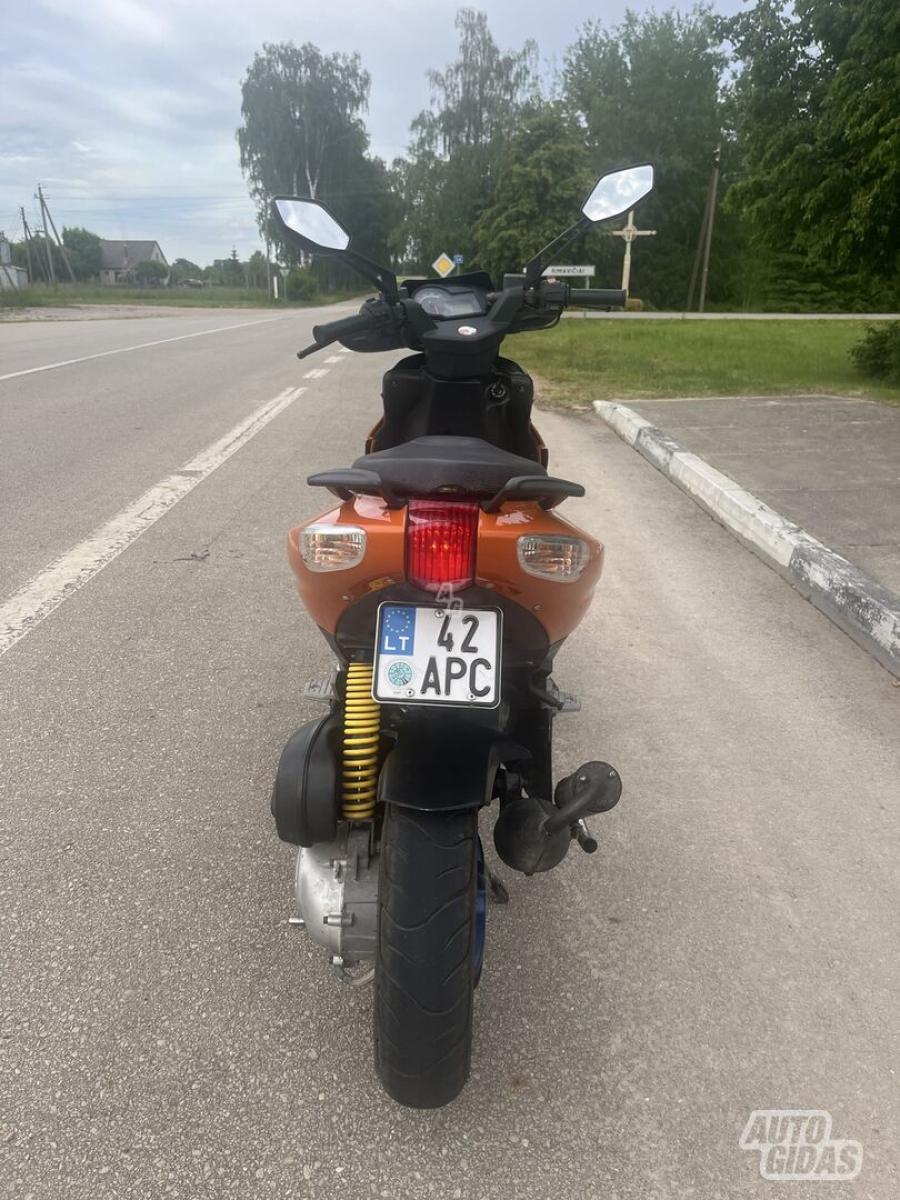 Aprilia SR 2005 in Marijampole, with an engine capacity of 0.05 L and mileage of 0 thousand km for 1050 €, photo 6 on AUTOMOTO.COM.LV