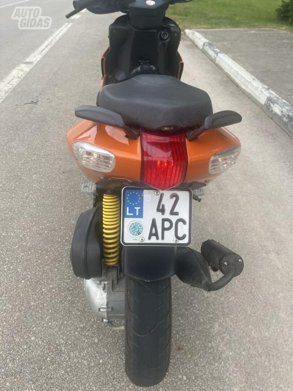 Aprilia SR 2005 in Marijampole, with an engine capacity of 0.05 L and mileage of 0 thousand km for 1050 €, photo 6 on AUTOMOTO.COM.LV