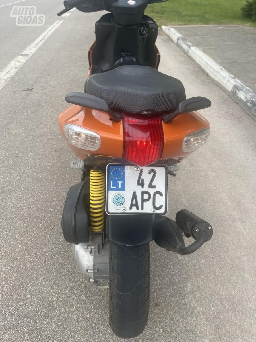 Aprilia SR 2005 in Marijampole, with an engine capacity of 0.05 L and mileage of 0 thousand km for 1050 €, photo 7 on AUTOMOTO.COM.LV