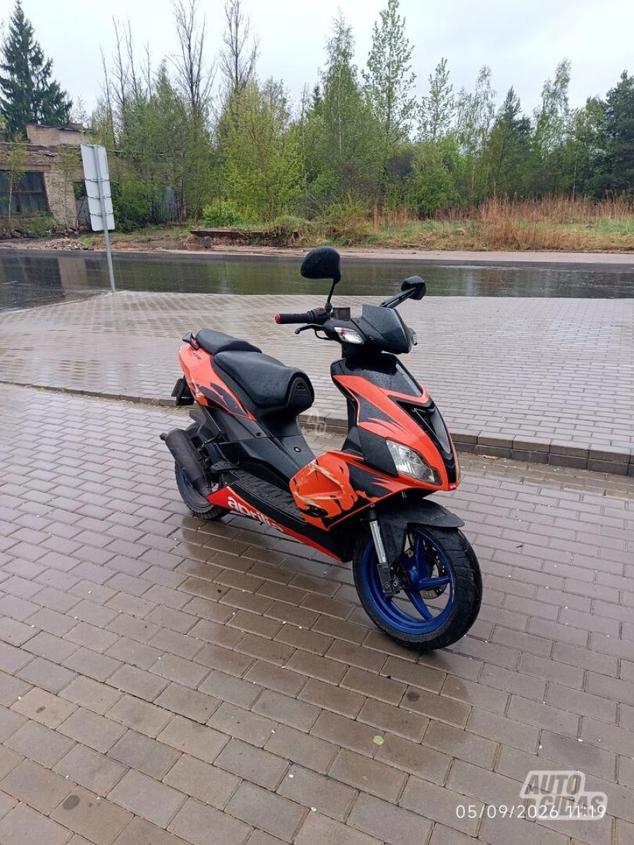 Aprilia SR 2006 Utena, ar dzinēja tilpumu 0.05 L un nobraukumu 21 tūkst. km par 1100 €, foto 1 vietnē AUTOMOTO.COM.LV