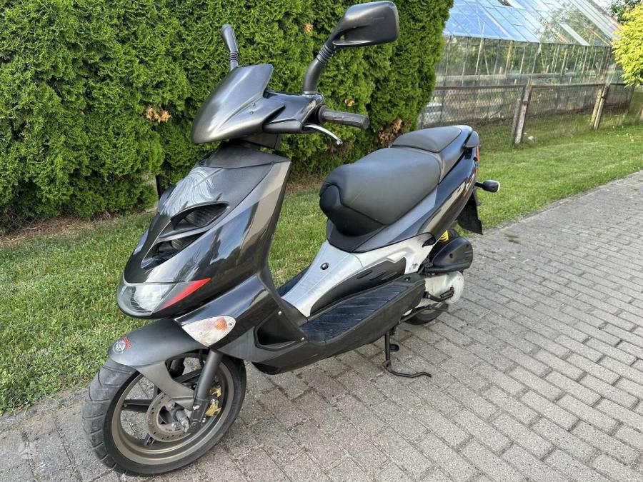 Aprilia SR 2006 in Silute, with an engine capacity of 50.00 L and mileage of 6 thousand km for 1200 €, photo 1 on AUTOMOTO.COM.LV