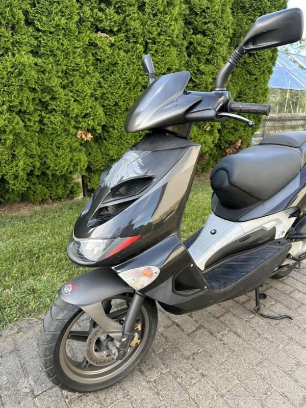 Aprilia SR 2006 in Silute, with an engine capacity of 50.00 L and mileage of 6 thousand km for 1200 €, photo 2 on AUTOMOTO.COM.LV