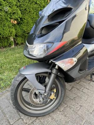 Aprilia SR 2006 in Silute, with an engine capacity of 50.00 L and mileage of 6 thousand km for 1200 €, photo 4 on AUTOMOTO.COM.LV