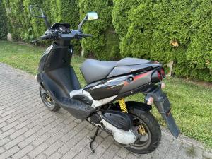 Aprilia SR 2006 in Silute, with an engine capacity of 50.00 L and mileage of 6 thousand km for 1200 €, photo 5 on AUTOMOTO.COM.LV