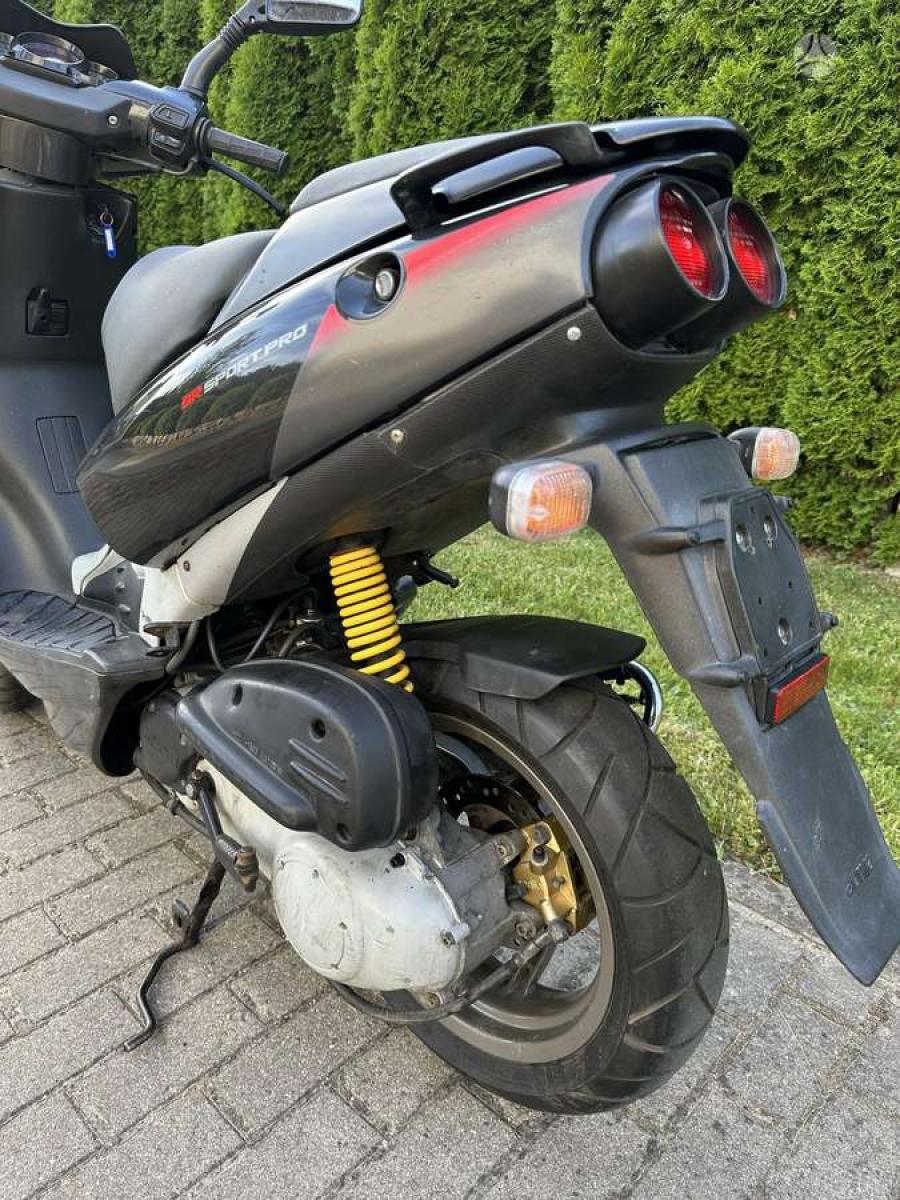 Aprilia SR 2006 in Silute, with an engine capacity of 50.00 L and mileage of 6 thousand km for 1200 €, photo 7 on AUTOMOTO.COM.LV