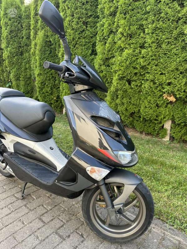 Aprilia SR 2006 in Silute, with an engine capacity of 50.00 L and mileage of 6 thousand km for 1200 €, photo 8 on AUTOMOTO.COM.LV