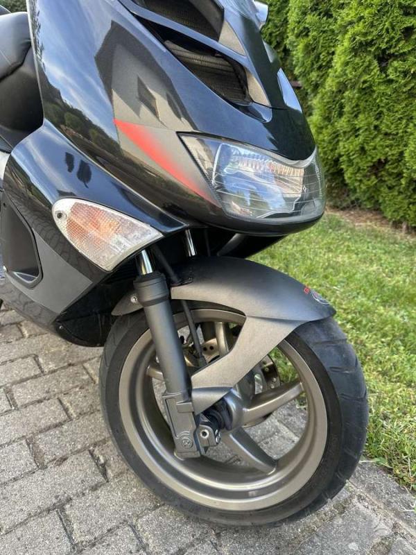 Aprilia SR 2006 in Silute, with an engine capacity of 50.00 L and mileage of 6 thousand km for 1200 €, photo 9 on AUTOMOTO.COM.LV