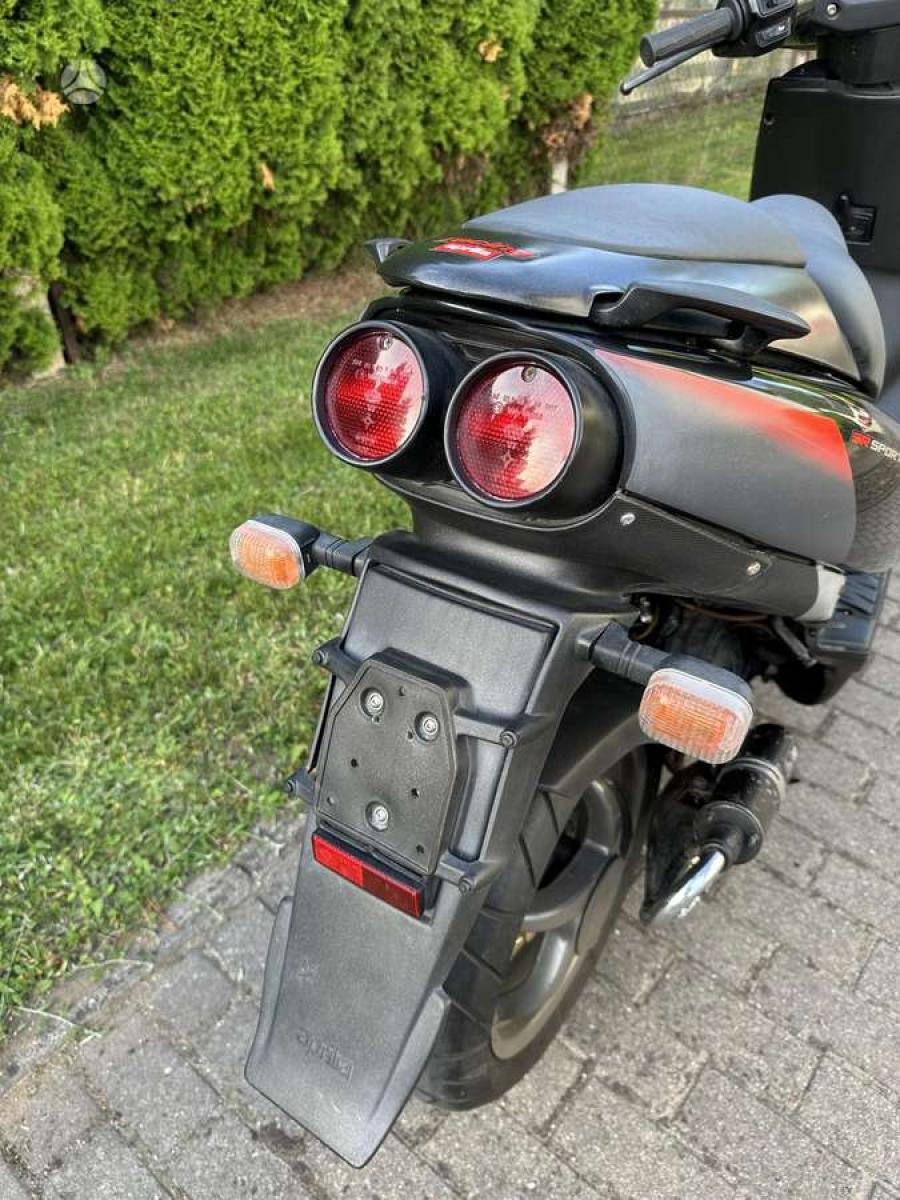 Aprilia SR 2006 in Silute, with an engine capacity of 50.00 L and mileage of 6 thousand km for 1200 €, photo 12 on AUTOMOTO.COM.LV