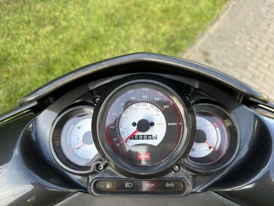 Aprilia SR 2006 in Silute, with an engine capacity of 50.00 L and mileage of 6 thousand km for 1200 €, photo 14 on AUTOMOTO.COM.LV