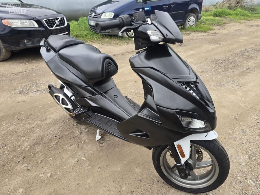 Aprilia SR 2006 in Kaunas, with an engine capacity of 0.00 L and mileage of 0 thousand km for 799 €, photo 3 on AUTOMOTO.COM.LV