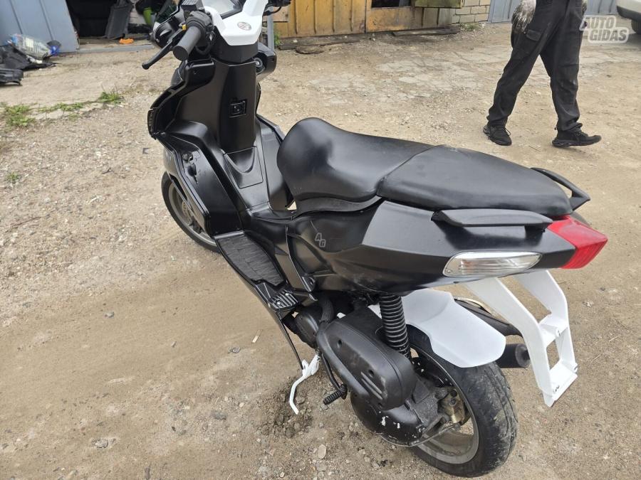 Aprilia SR 2006 in Kaunas, with an engine capacity of 0.00 L and mileage of 0 thousand km for 799 €, photo 5 on AUTOMOTO.COM.LV